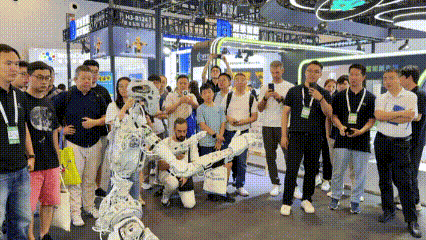 PNDbotics在2025 WAIC世界人工智能大会上大放异彩，Adam与Adam-U备受瞩目_凤凰网