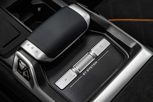 深蓝G318无忧穿越版上市 3个版本/18.59万起_凤凰网