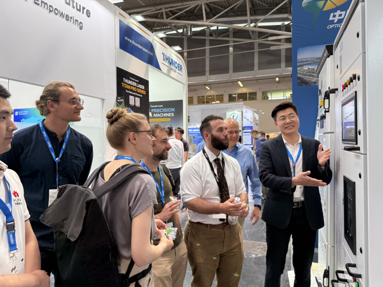 全球首款人工智能配电柜AI-iPanel亮相2025慕尼黑国际光博会_凤凰网