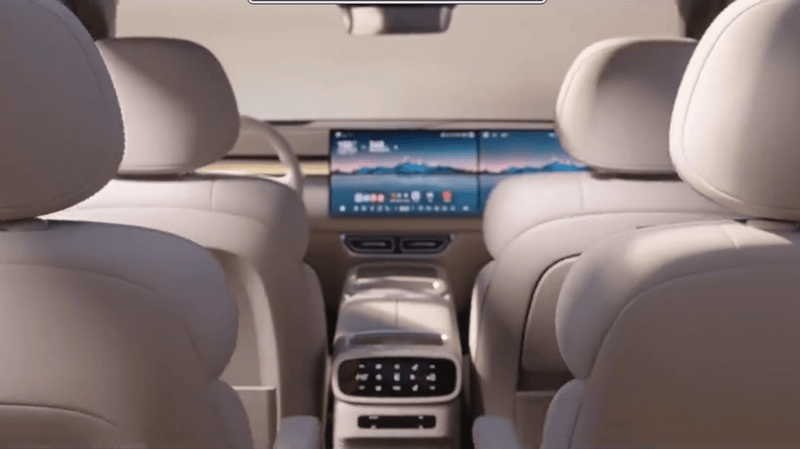 深蓝S09内饰细节曝光 前后排可移动中岛/配车载冰箱_凤凰网