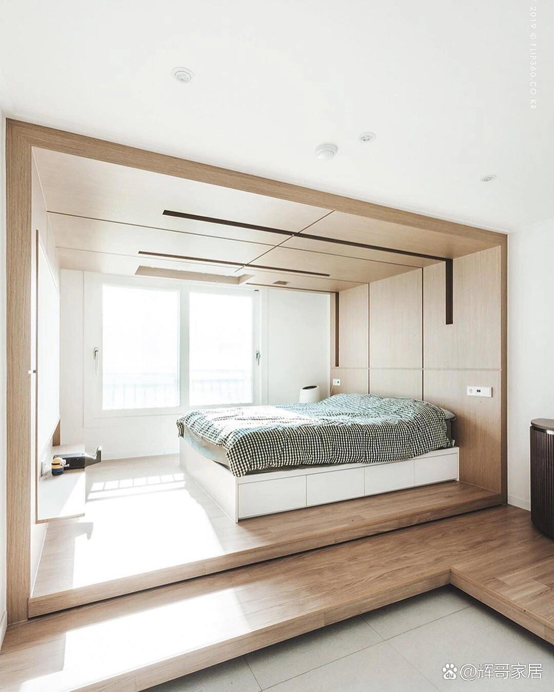 卧室｜用床架隔离了空间 做高地面 也是隔离空间的好办法 ——凤凰网房产广州