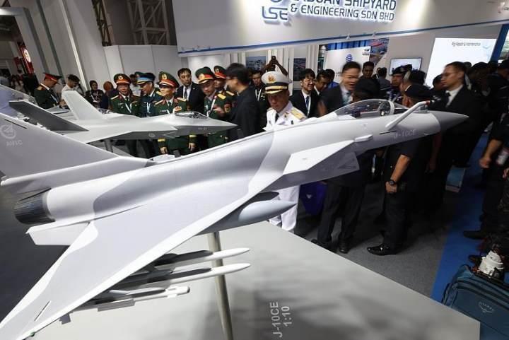 平台体系“双优” 歼-10CE画面一次带你看过瘾_凤凰网