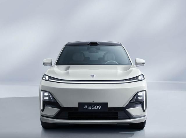 都是大六座智能SUV，深蓝S09和理想L8，谁更能满足85后出行需求？_凤凰网