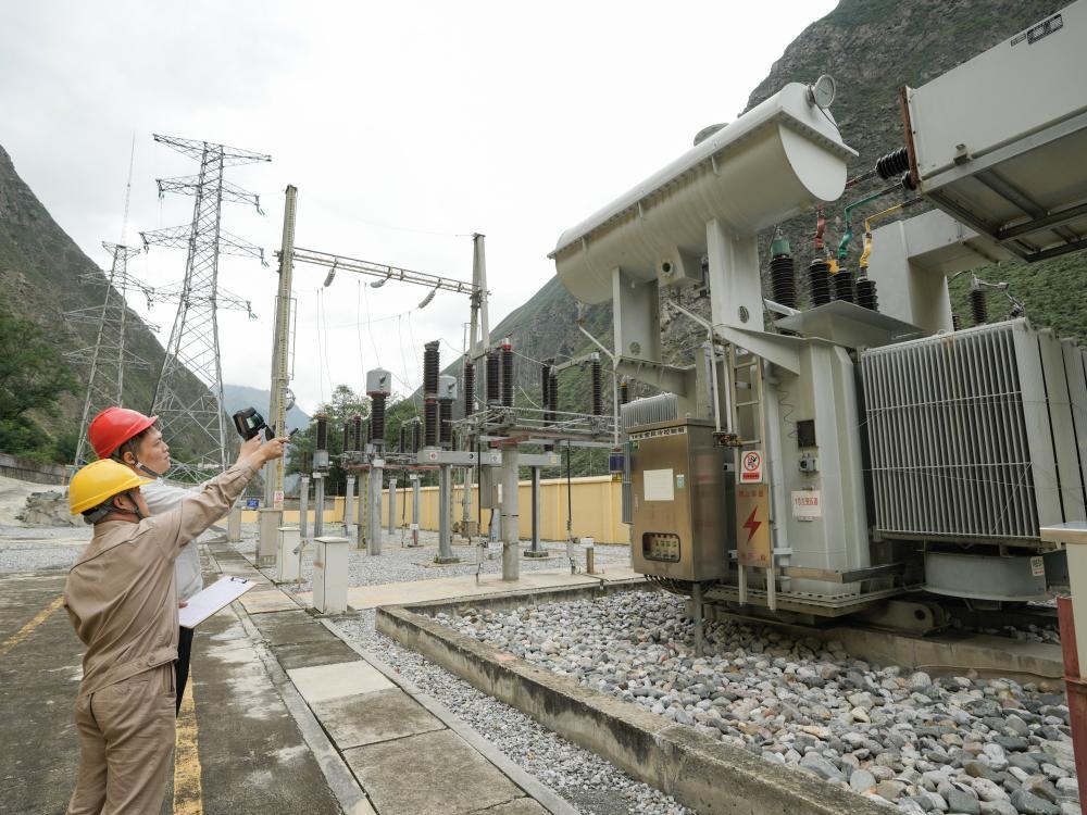 新华鲜报·规划建议新看点丨扎根发展土壤 构建就业友好型发展方式_凤凰网