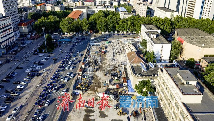 拆除收尾清理有序开展 济南站前旧楼圆满退场__凤凰网
