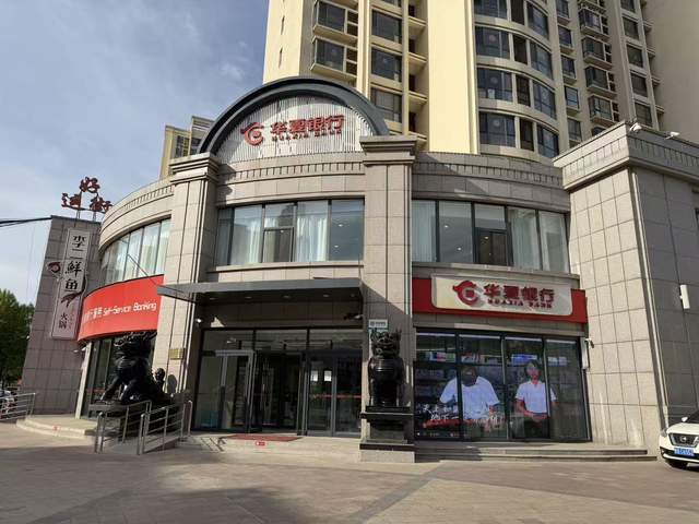 楼下银行安装大功率空调，墙体共振引住户投诉；社区：多次调解，双方诉求差距大__凤凰网