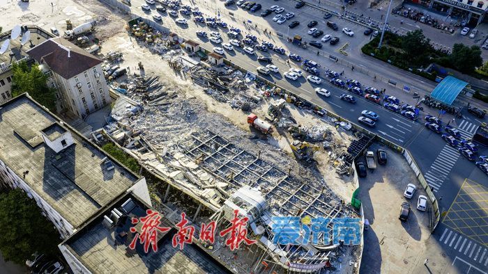 拆除收尾清理有序开展 济南站前旧楼圆满退场__凤凰网