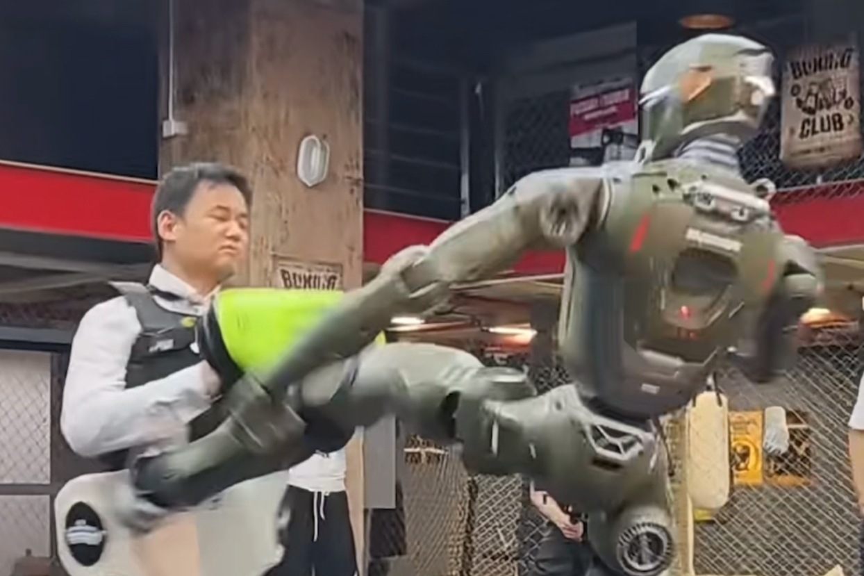 从格斗擂台到现实应用：机器人“打”与“挨打”背后的技术锤炼_凤凰网