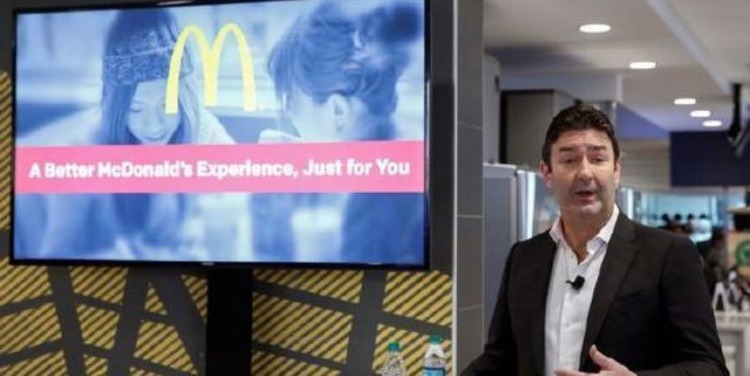 52岁麦当劳CEO因和员工恋爱被炒 网友评论亮了_凤凰网