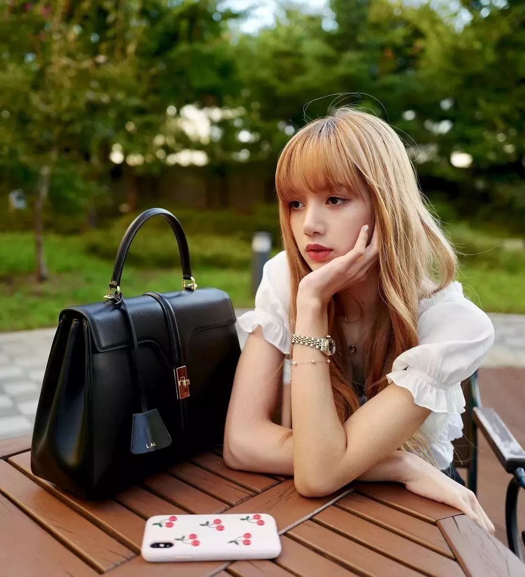 CELINE不再性冷淡 BV画风大变 明星设计师的魅力究竟在哪？_凤凰网