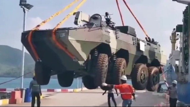 泰国陆军接收首批中国造VN1战车和VT4坦克_凤凰网视频_凤凰网