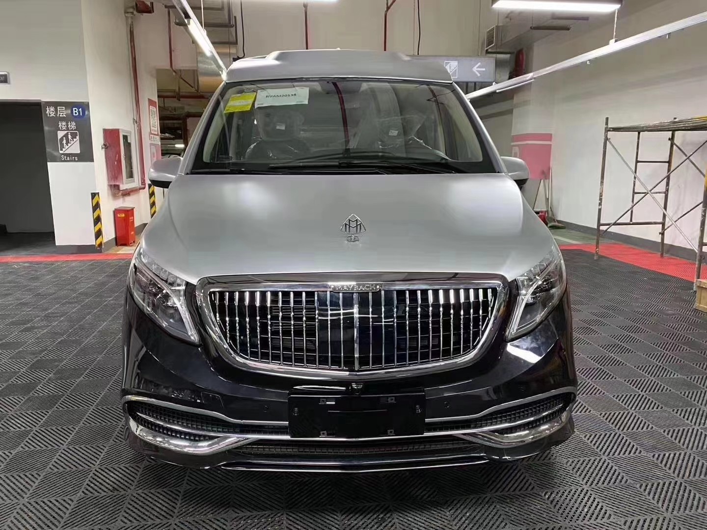 奔驰V260L改装迈巴赫版四座 老板专属_凤凰网汽车_凤凰网