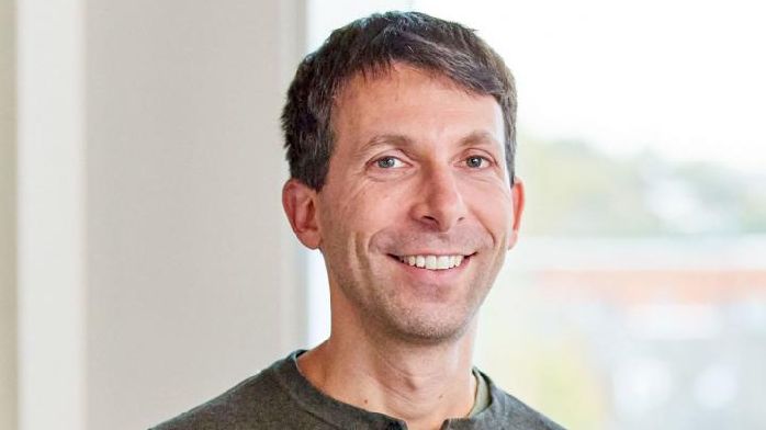 刚刚，阿尔法狗背后的那个男人，获得了2019 ACM 计算奖_凤凰网