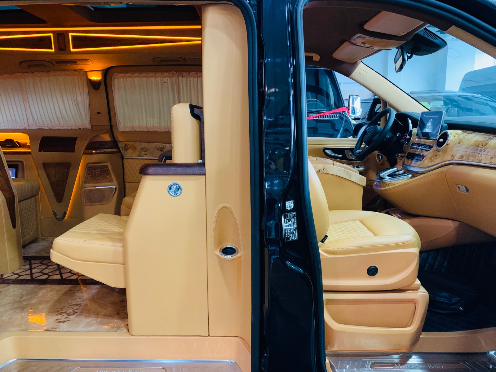 奔驰V级V260L商务车 符合V级的定位_凤凰网汽车_凤凰网