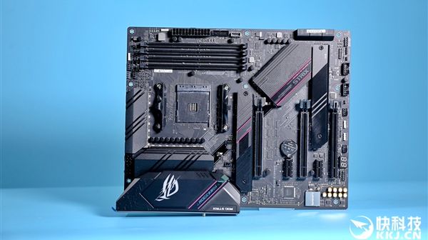 中端也奢华 华硕ROG STRIX B550-E GAMING主板图赏_凤凰网