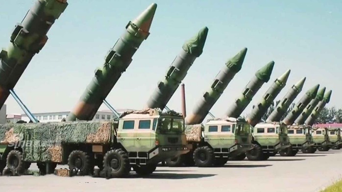 曾逼退美国航母，东风21D有何强悍之处？3万米高空6马赫砸穿航母_凤凰网视频_凤凰网