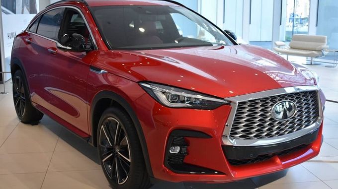 英菲尼迪“QX50轿跑版”实拍！搭2.0T+CVT，配QX80同款分体屏幕_凤凰网