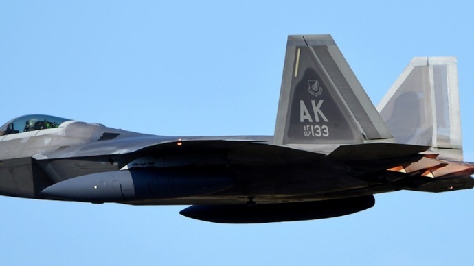 “猛禽”再进化！美国空军即将完成F-22升级，作战能力大幅提高_凤凰网
