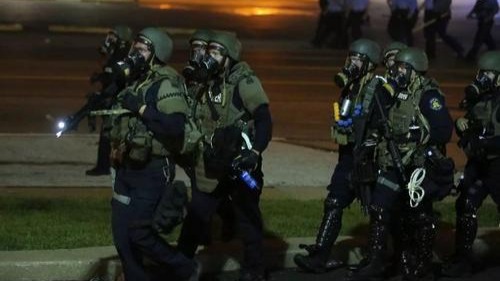 美媒爆FBI内部警告：全美50州和首都面临“武装抗议”！_凤凰网