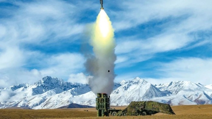 陆军区域防空体系的核心：红旗-16B装备高原部队_凤凰网