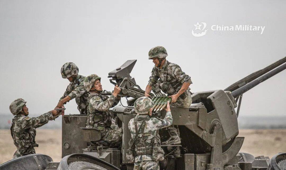 当年幸亏引进了这款高炮系统，才有了如今的35毫米高炮家族_凤凰网军事_凤凰网