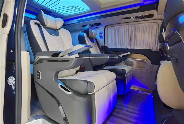 奔驰V260L改装实拍内饰豪华七座精品图_凤凰网汽车_凤凰网