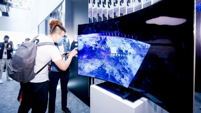 全球首款量产OLED变形电视面世 创维W82售价29999元_凤凰网