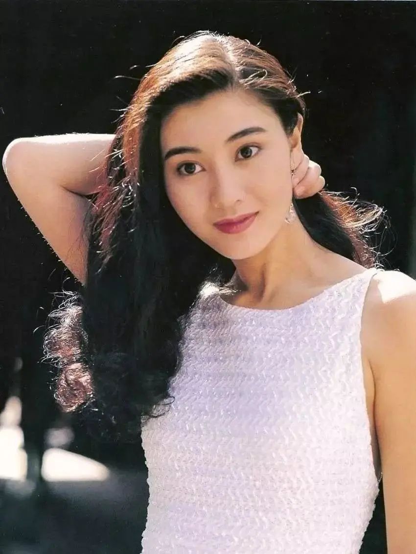 50岁李嘉欣vs49岁黎姿，港星中的颜值巅峰到底是谁？_凤凰网