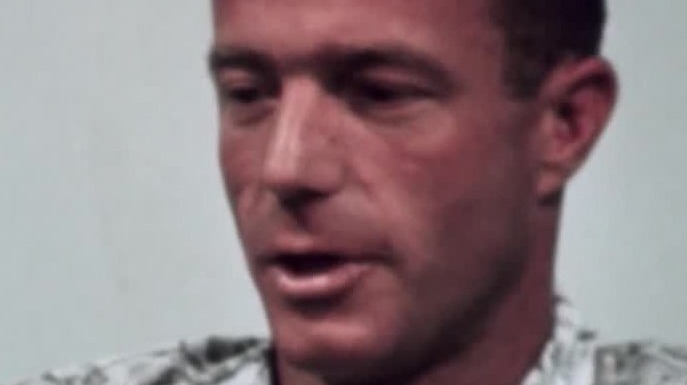 美国宇航员斯科特沿约翰飞行轨迹绕地飞行三圈，顺便测试新太空食物_凤凰网视频_凤凰网