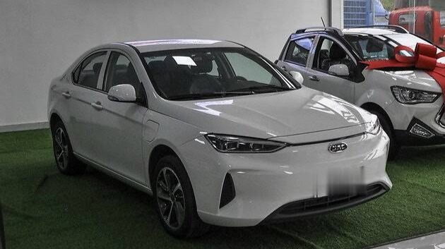 售价12.98-13.38万元 江淮iEVA50换电版上市_凤凰网