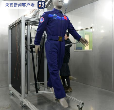 航天员的服装和鞋子有哪些你不知道的秘密？_凤凰网资讯_凤凰网