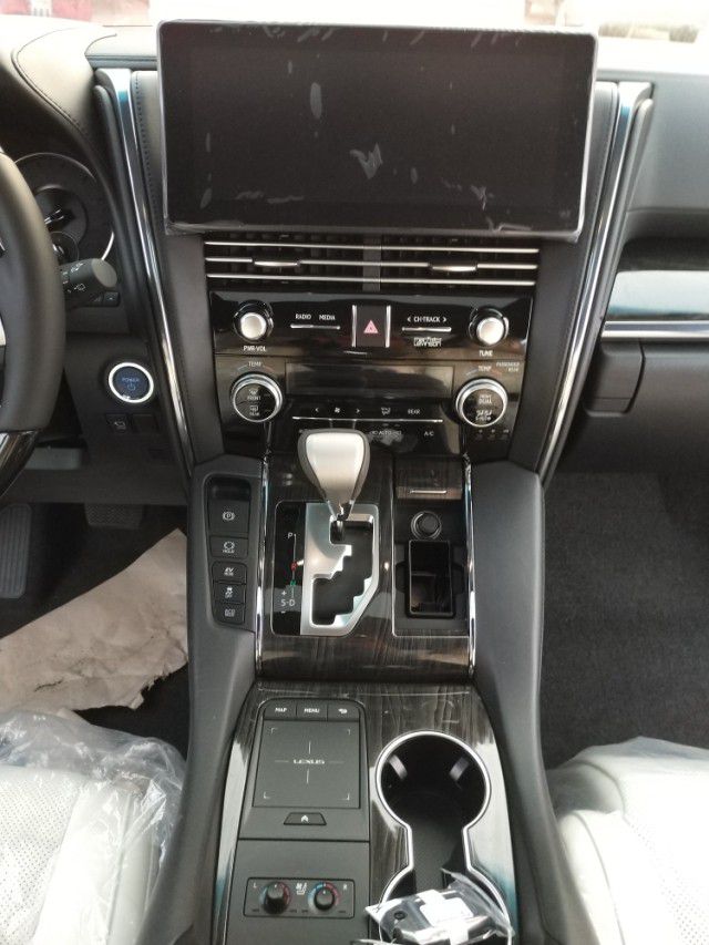 雷克萨斯LM商务车最新报价 LM300_凤凰网汽车_凤凰网