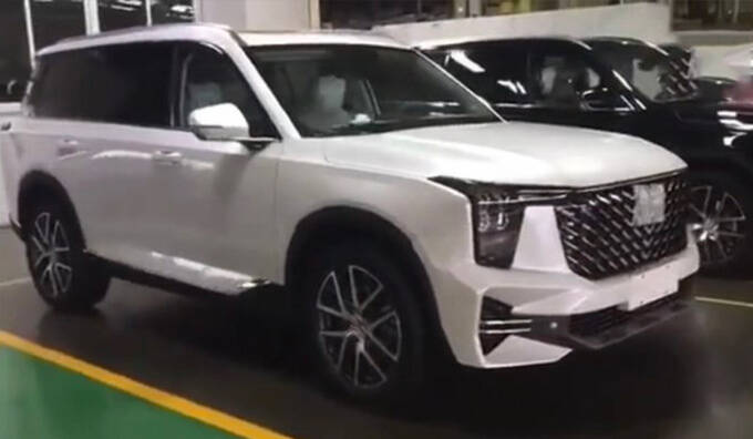 广汽传祺全新GS8工厂实拍，配悬浮大屏，搭丰田混动，油耗更低_凤凰网汽车_凤凰网