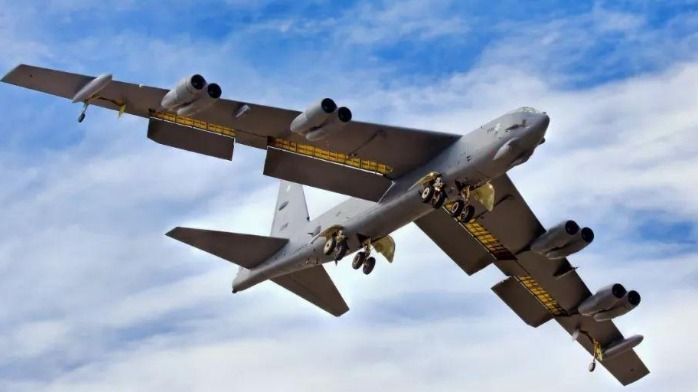 美国空军B-52H战略轰炸机，飞抵关岛安德森空军基地_凤凰网视频_凤凰网