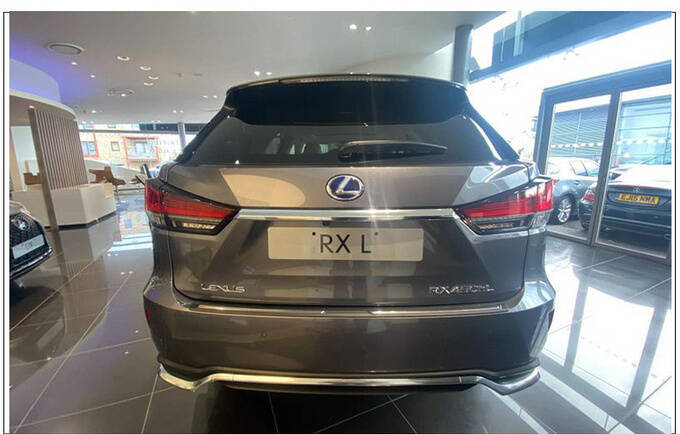 品质不输BBA，内饰豪华典雅！搭3.5L，雷克萨斯RX海外实拍_凤凰网汽车_凤凰网