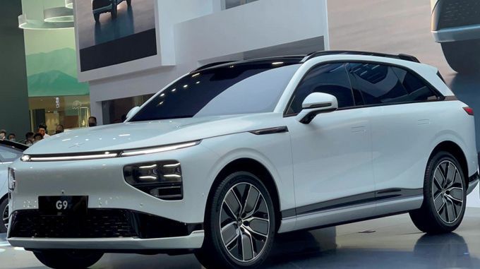 小鹏中大型SUV G9正式亮相！换新LOGO，预计30万起售，PK蔚来ES6_凤凰网