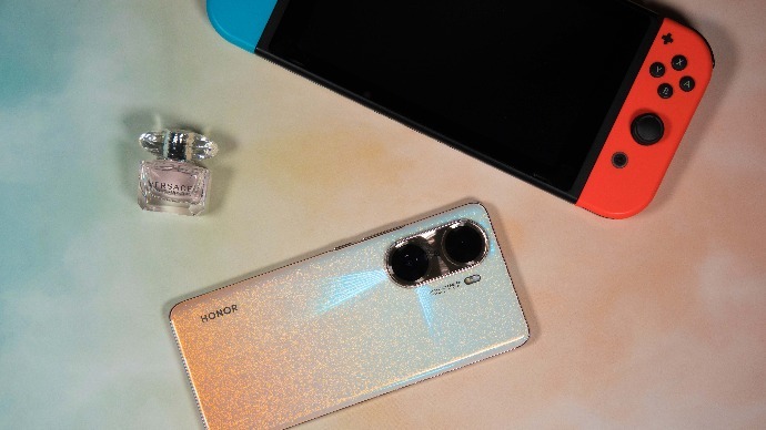 荣耀60Pro体验：新工艺注入，轻薄依旧精致不减_凤凰网