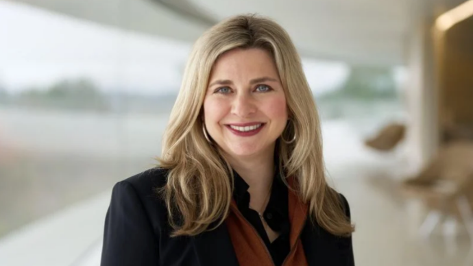 苹果公关负责人上任8个月离职 成任职最短副总裁之一_凤凰网