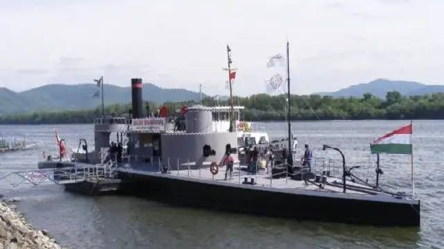 世界上最小的袖珍内河铁甲舰_凤凰网