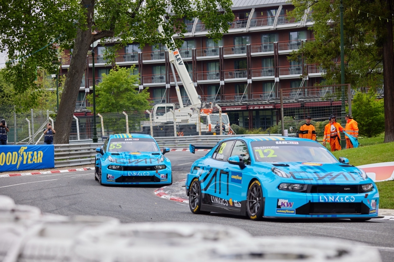 新赛季WTCR揭幕战打响 领克车队强势表现开启新赛季_凤凰网体育_凤凰网
