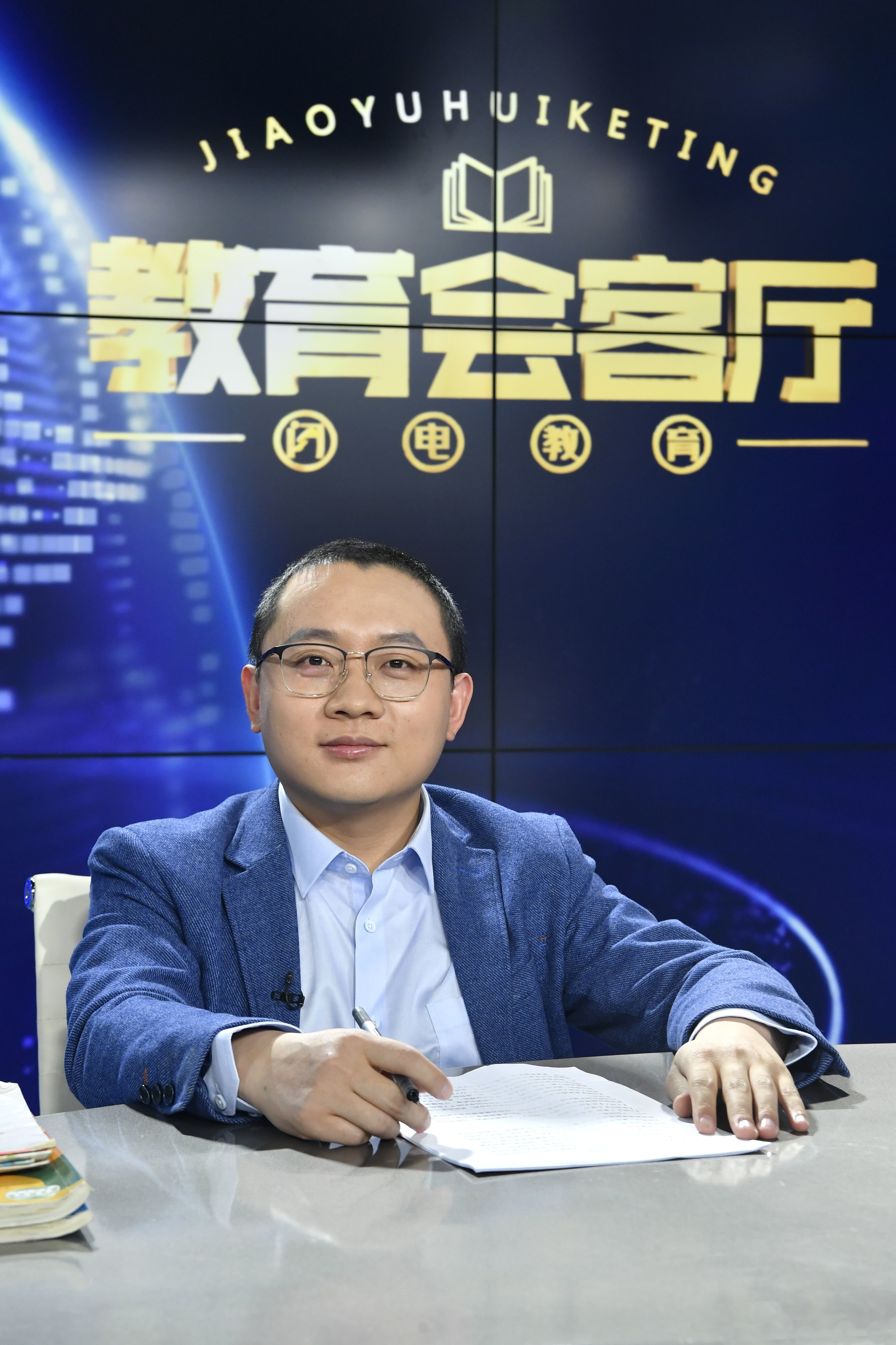 挺起脊梁 昂首精彩人生 刘杨：轮椅上的爱心使者凤凰网山东_凤凰网