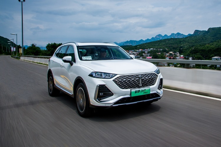 试驾魏牌拿铁DHT-PHEV，5.2s破百，纯电续航更强_凤凰网