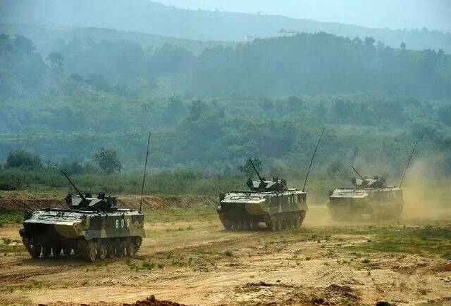 天降神兵！ZBD-03式空降兵战车传_凤凰网