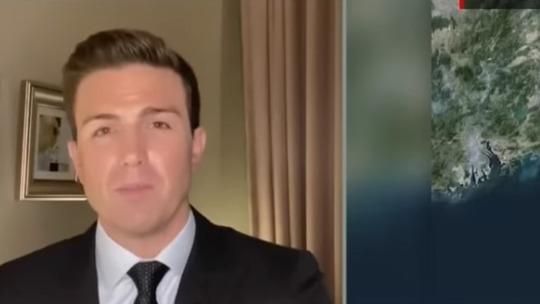 台媒称CNN记者讶异岛内平静 岛内网民：台湾政客比飞弹可怕多了_凤凰网