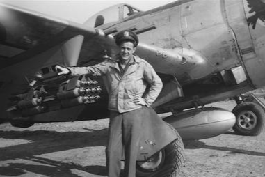 P-47不仅空优出色，还兼职舔地狂魔，用火箭弹、炸弹把敌军轰上天_凤凰网