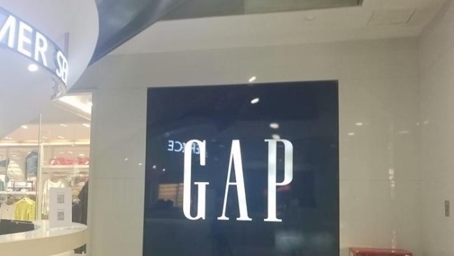 继H&M后，GAP多门店将关闭，年轻人不爱国际快时尚品牌了？_凤凰网