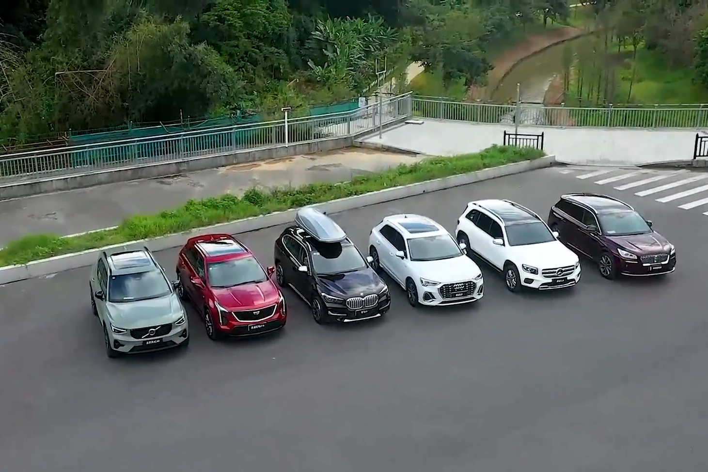 手握30万选豪华SUV，我居然放弃了BBA选择它_凤凰网视频_凤凰网