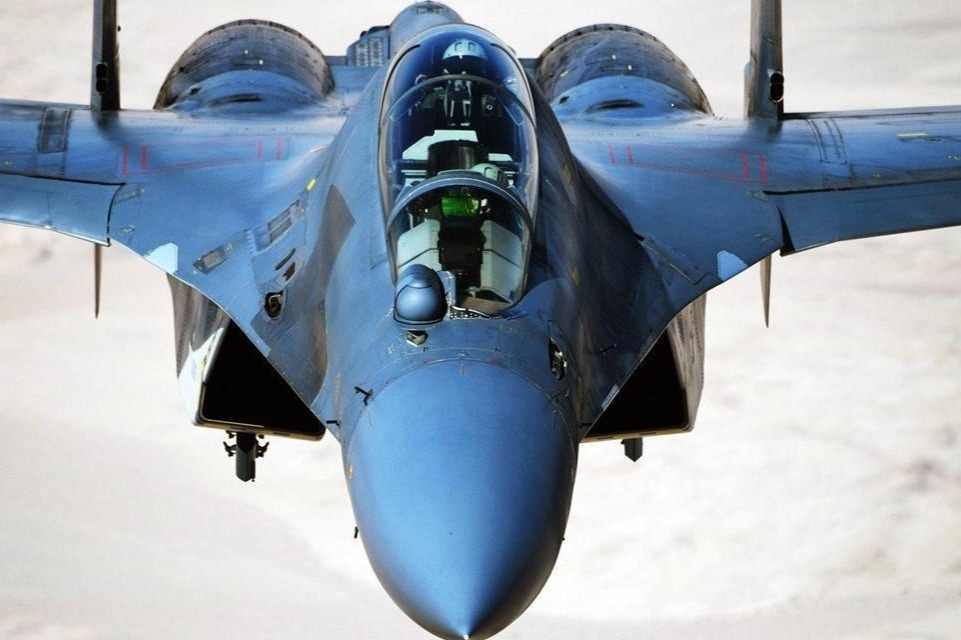 浴火重生！中国歼-11B开启三代半改进，与歼-16并肩成空中杀手_凤凰网