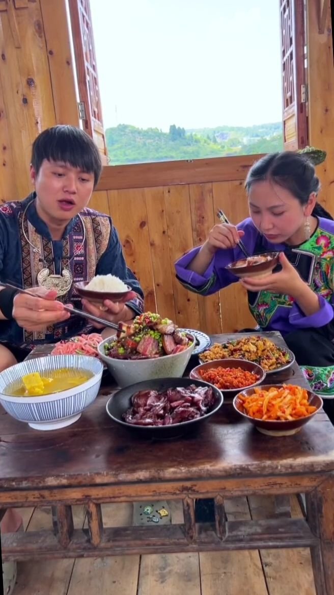 开饭了,简简单单吃一餐腊肉 家乡的味道 我的农村生活凤凰网视频凤凰网