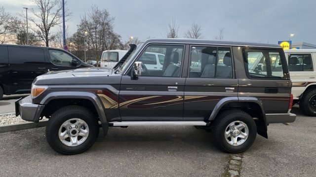 23款丰田LC76 港口热销复古派越野神器 60余万起售